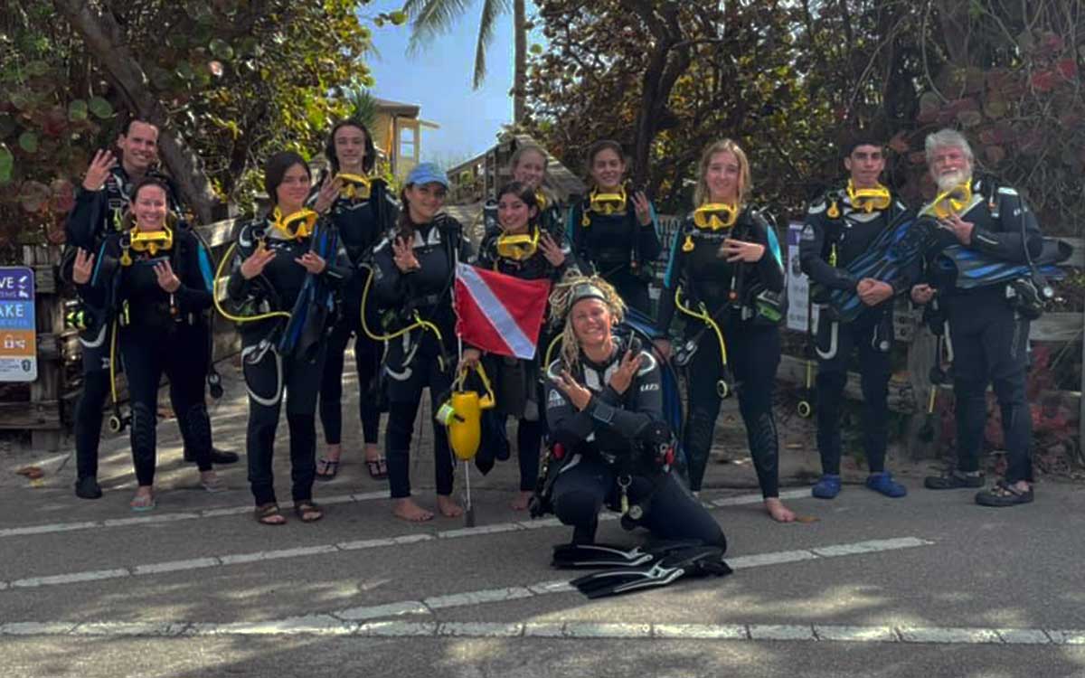 Dive With Us - Aqautic Ventures